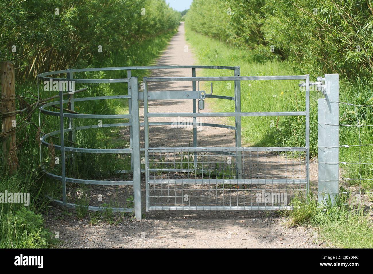 Rural footpath hi-res stock photography and images - Alamy