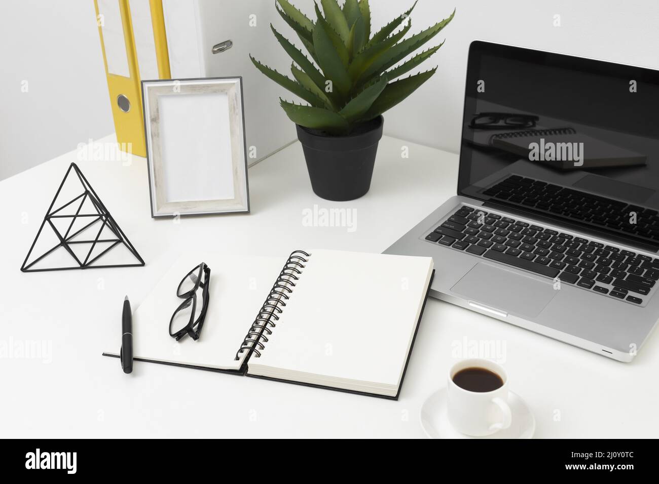 Arranged angle hi-res stock photography and images - Alamy