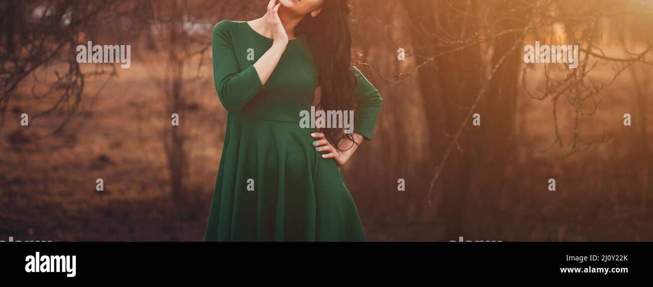 Cryptic pose hi-res stock photography and images - Alamy