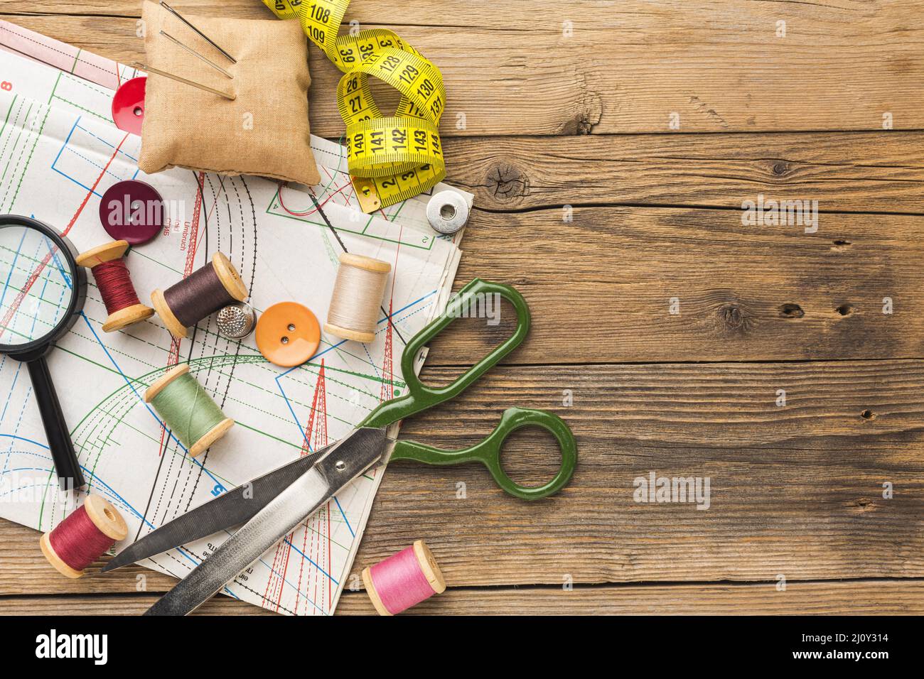 Spool of thread top view hi-res stock photography and images - Alamy