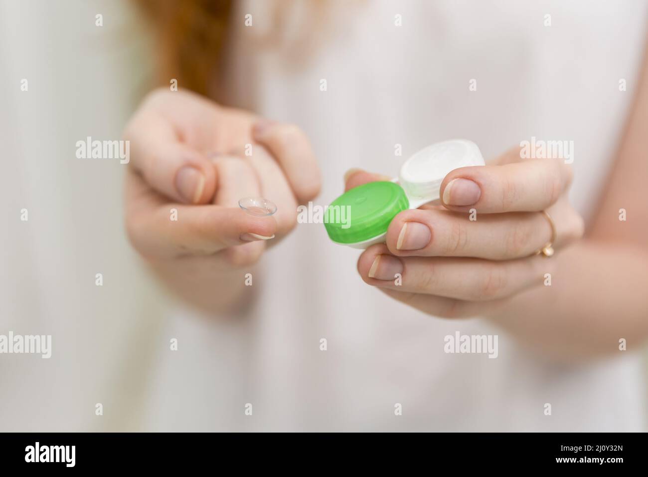 Hand holding lens hi-res stock photography and images - Alamy