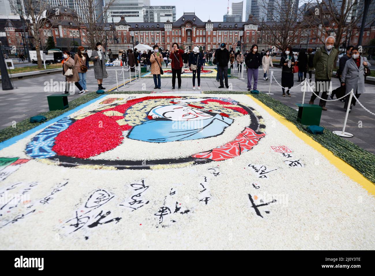 Tokyo, Japan. 21st Mar, 2022. Visitors take pictures of a huge kabuki ...