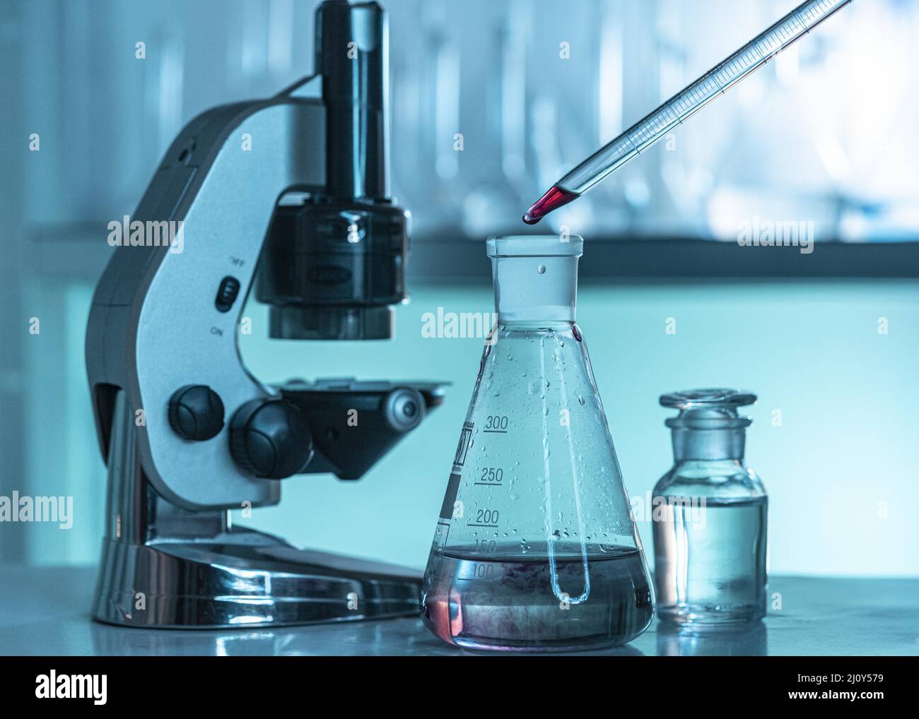 Chemical lab microscope flasks hi-res stock photography and images - Alamy