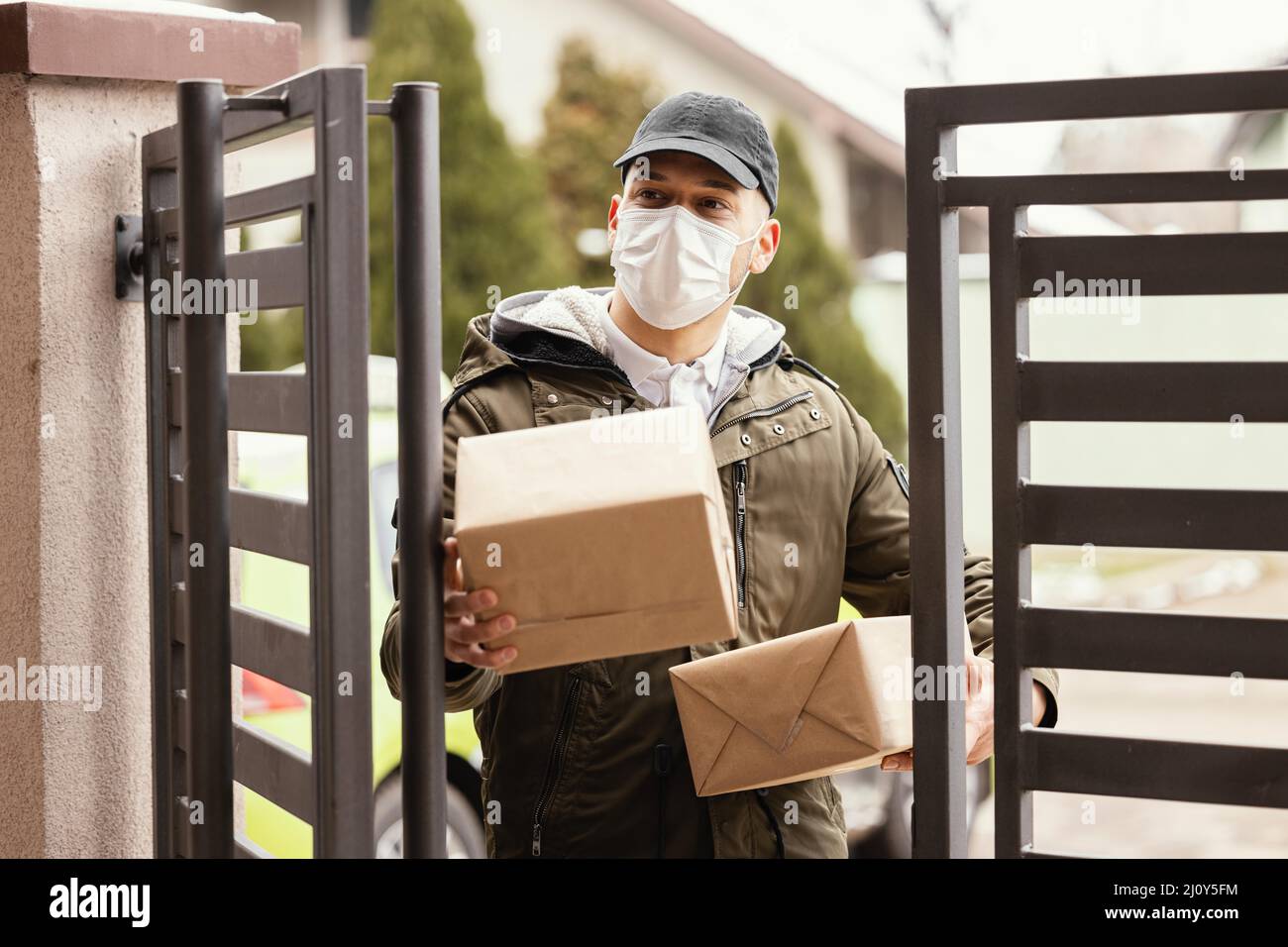 Delivery quality hi-res stock photography and images - Alamy