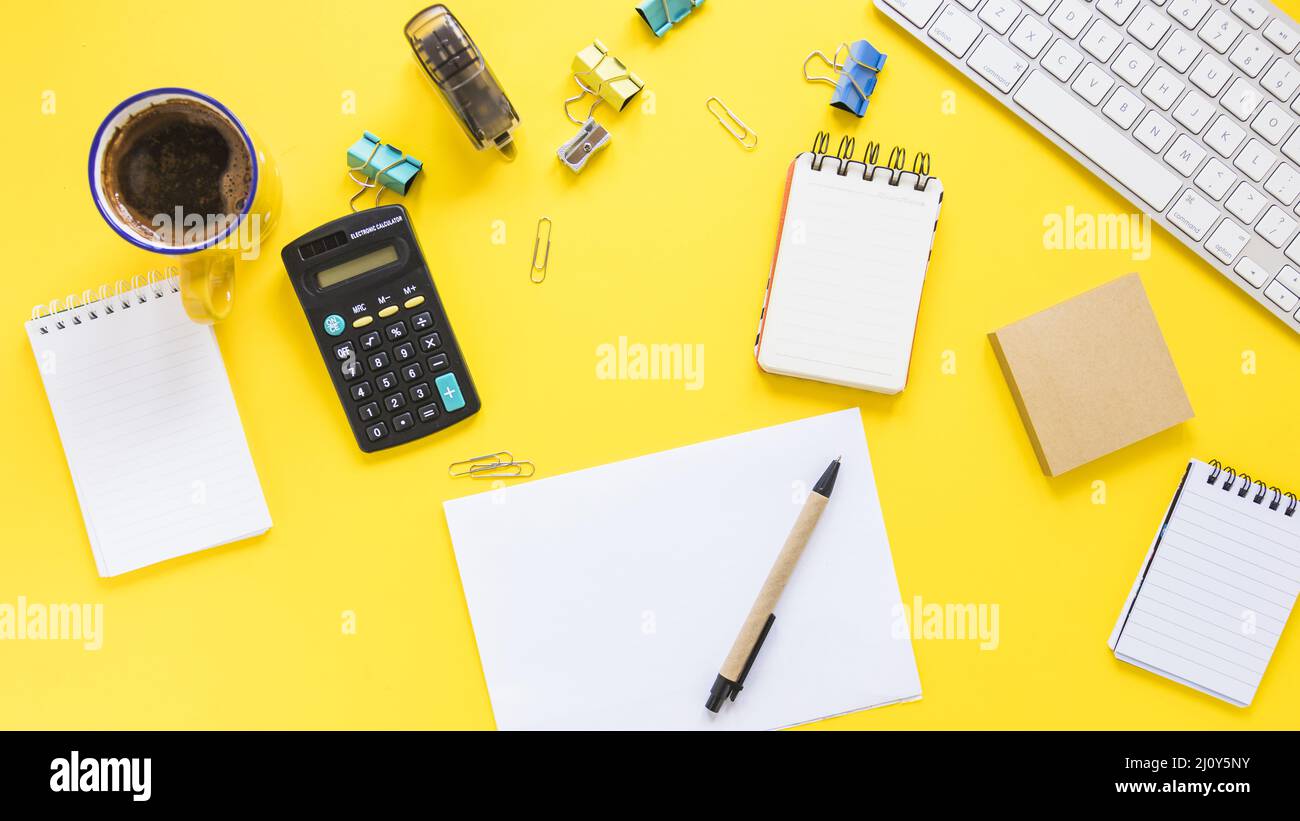 Messy office table hi-res stock photography and images - Alamy