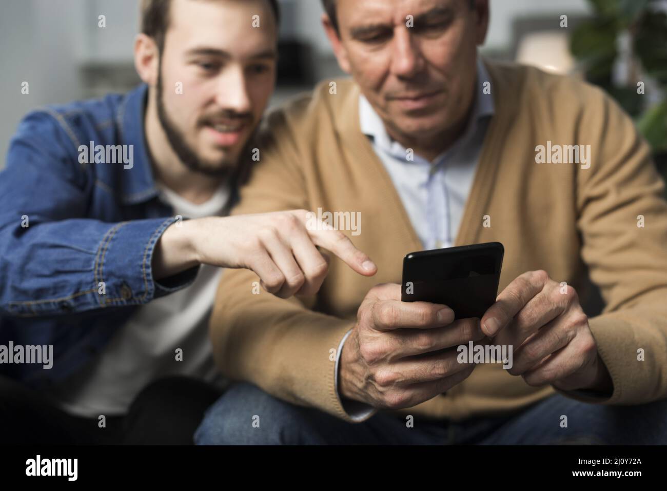 Father son mobile phone hi-res stock photography and images - Alamy