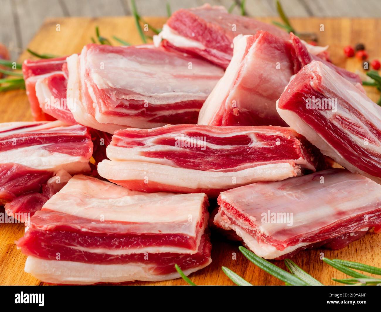 Rustic wood chopping board hi-res stock photography and images - Alamy