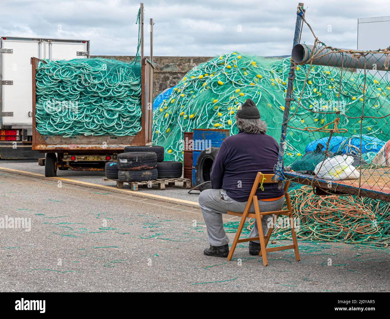 Fisherman weaving nets hi-res stock photography and images - Alamy