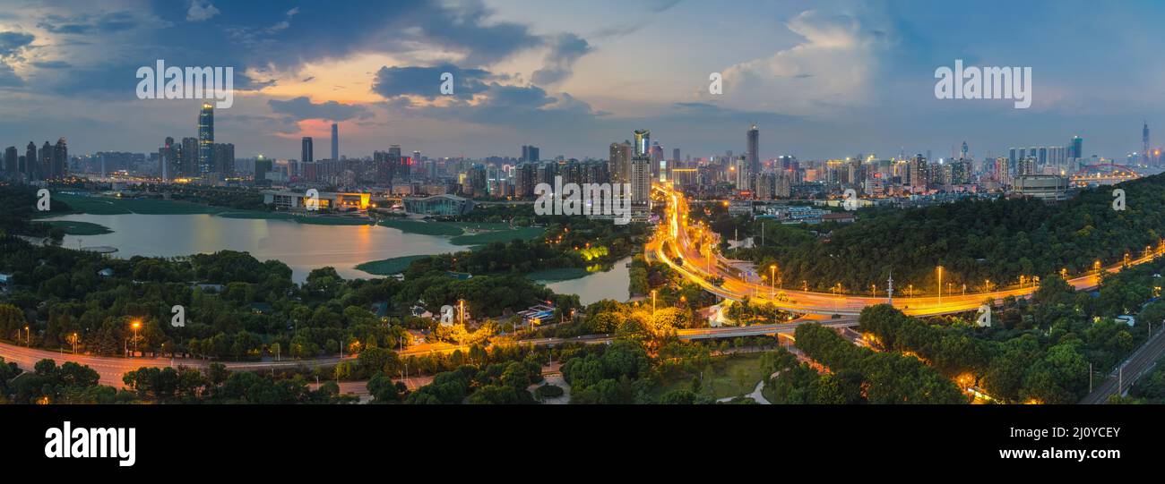 Wuhan summer city landmark skyline hi-res stock photography and images ...