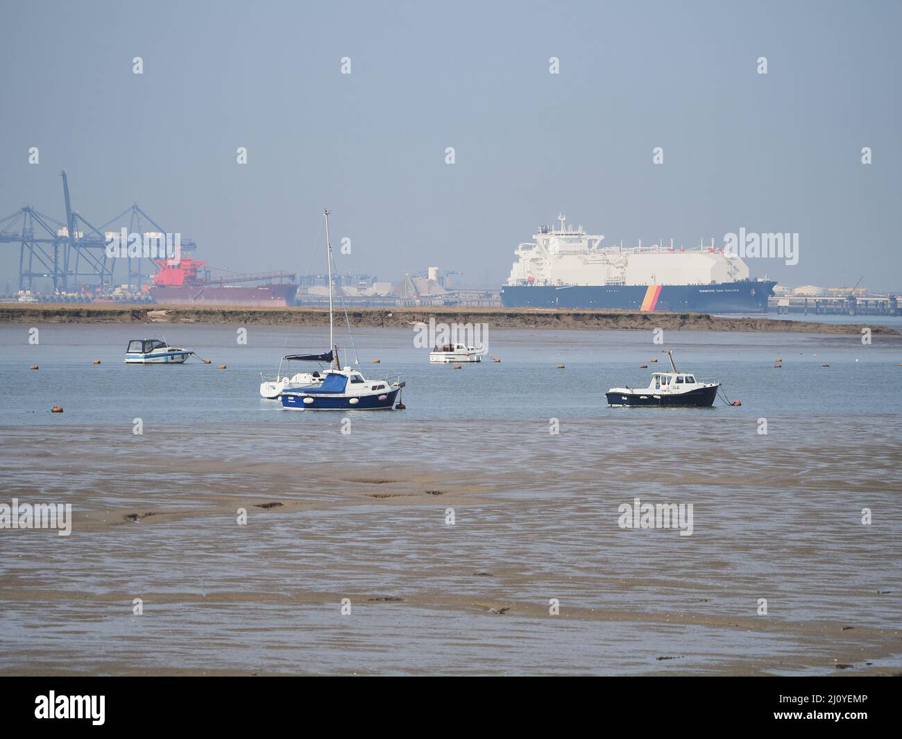 Queenborough, Kent, UK. 21st Mar, 2022. Gas ship 'DIAMOND GAS SAKURA ...