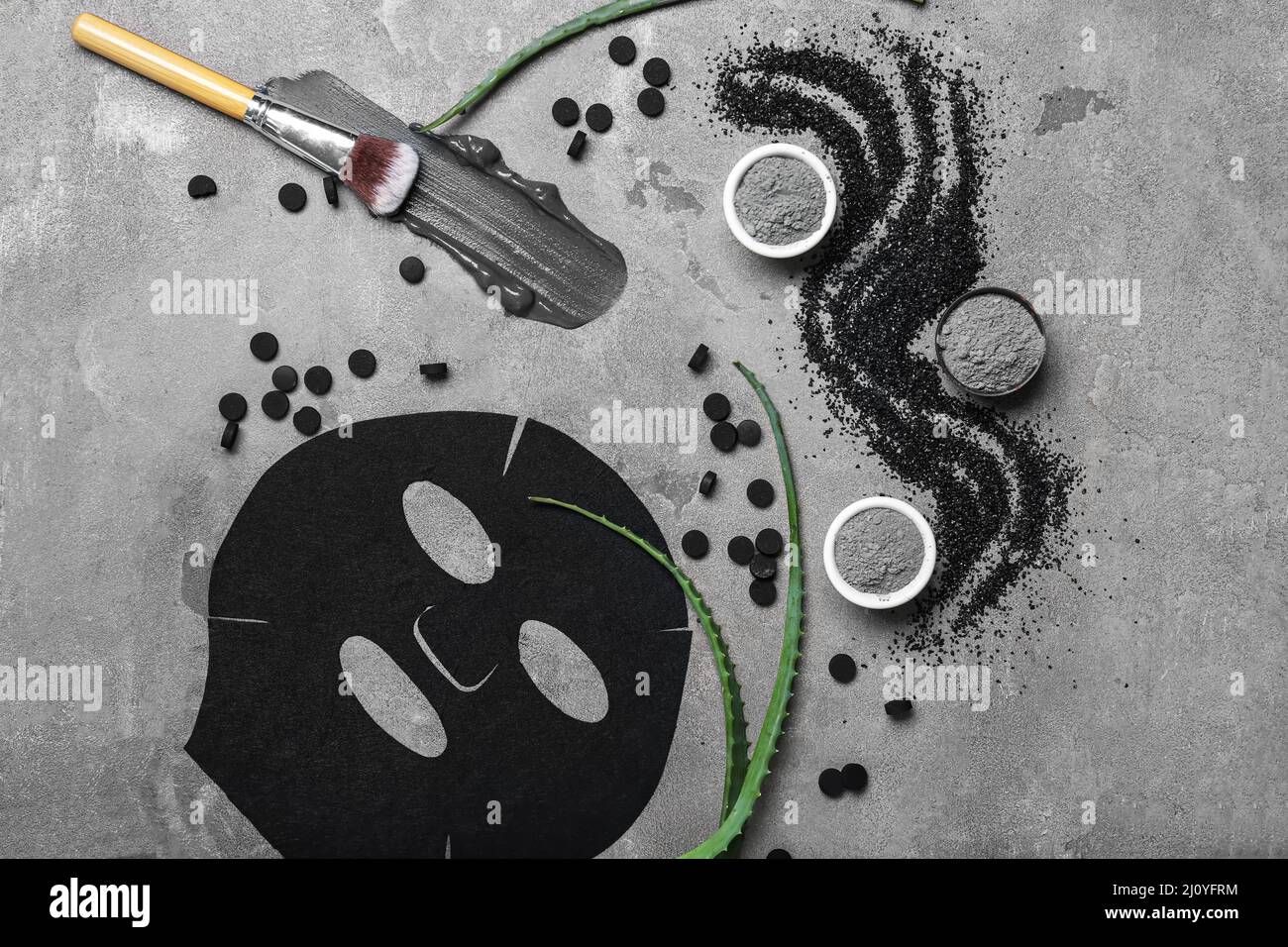 Facial sheet brush hi-res stock photography and images - Alamy