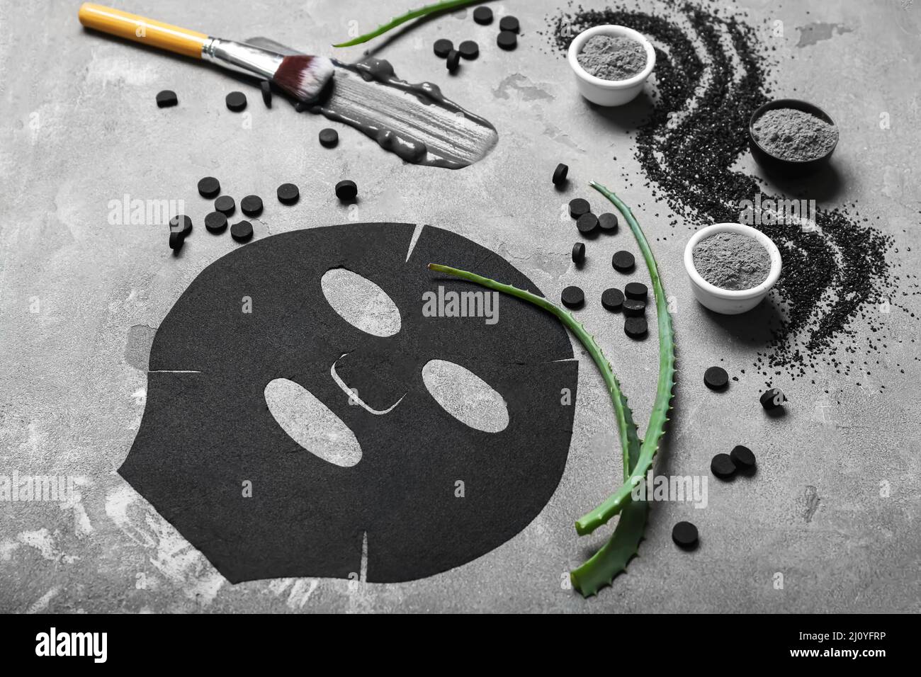 Facial sheet brush hi-res stock photography and images - Alamy