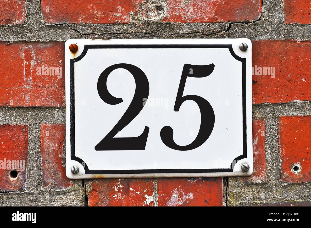 White house number plaque, showing the number twenty five Stock Photo ...