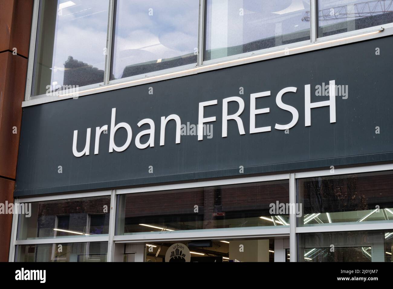Urbanfresh shop sign hi-res stock photography and images - Alamy