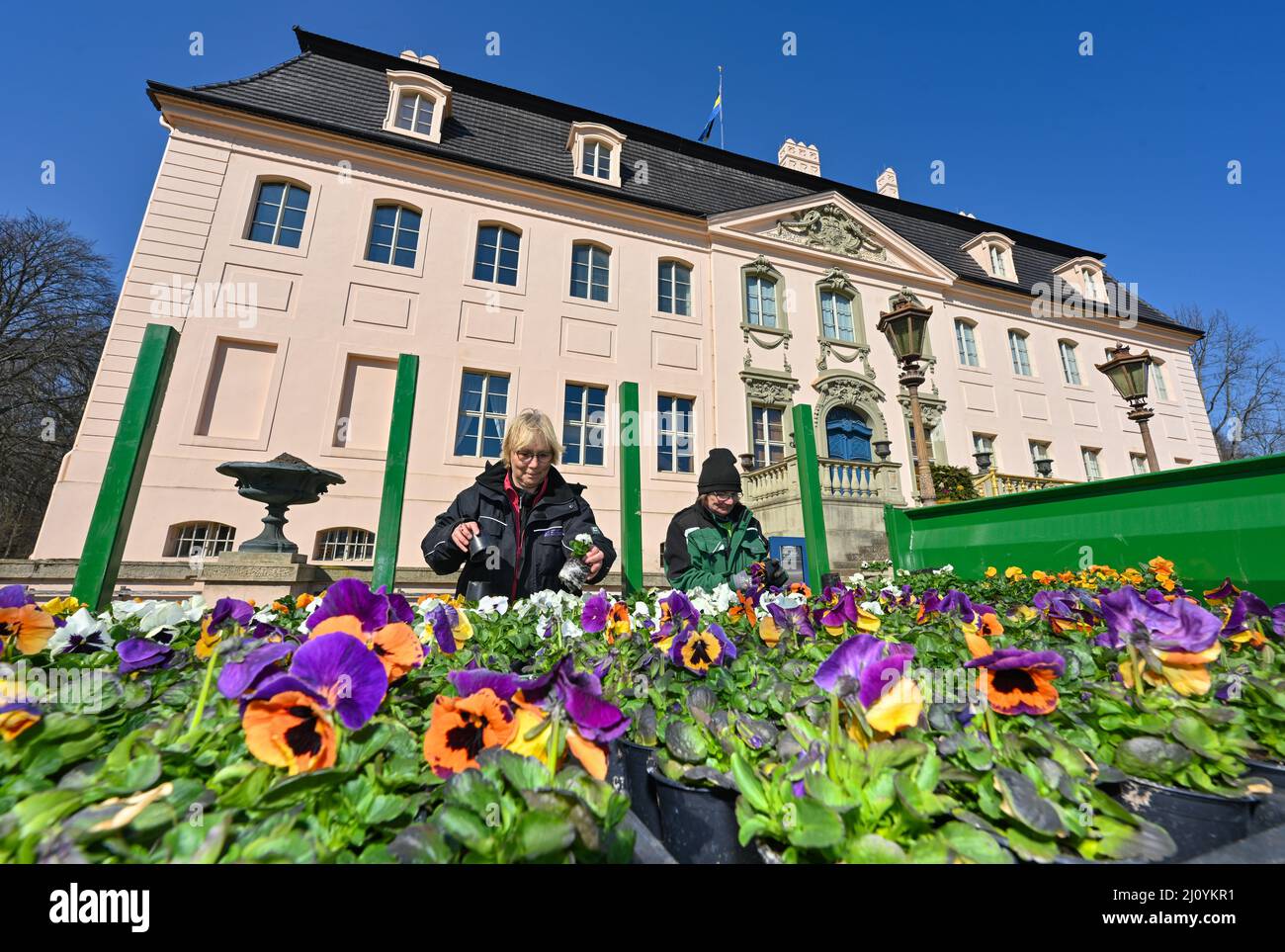 Imperial palace front gardens hi-res stock photography and images - Alamy