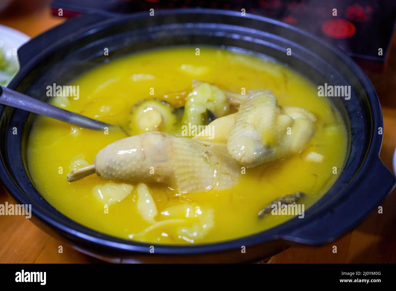 One Pot Golden Delicious Abalone Fish Maw Chicken Stock Photo - Alamy