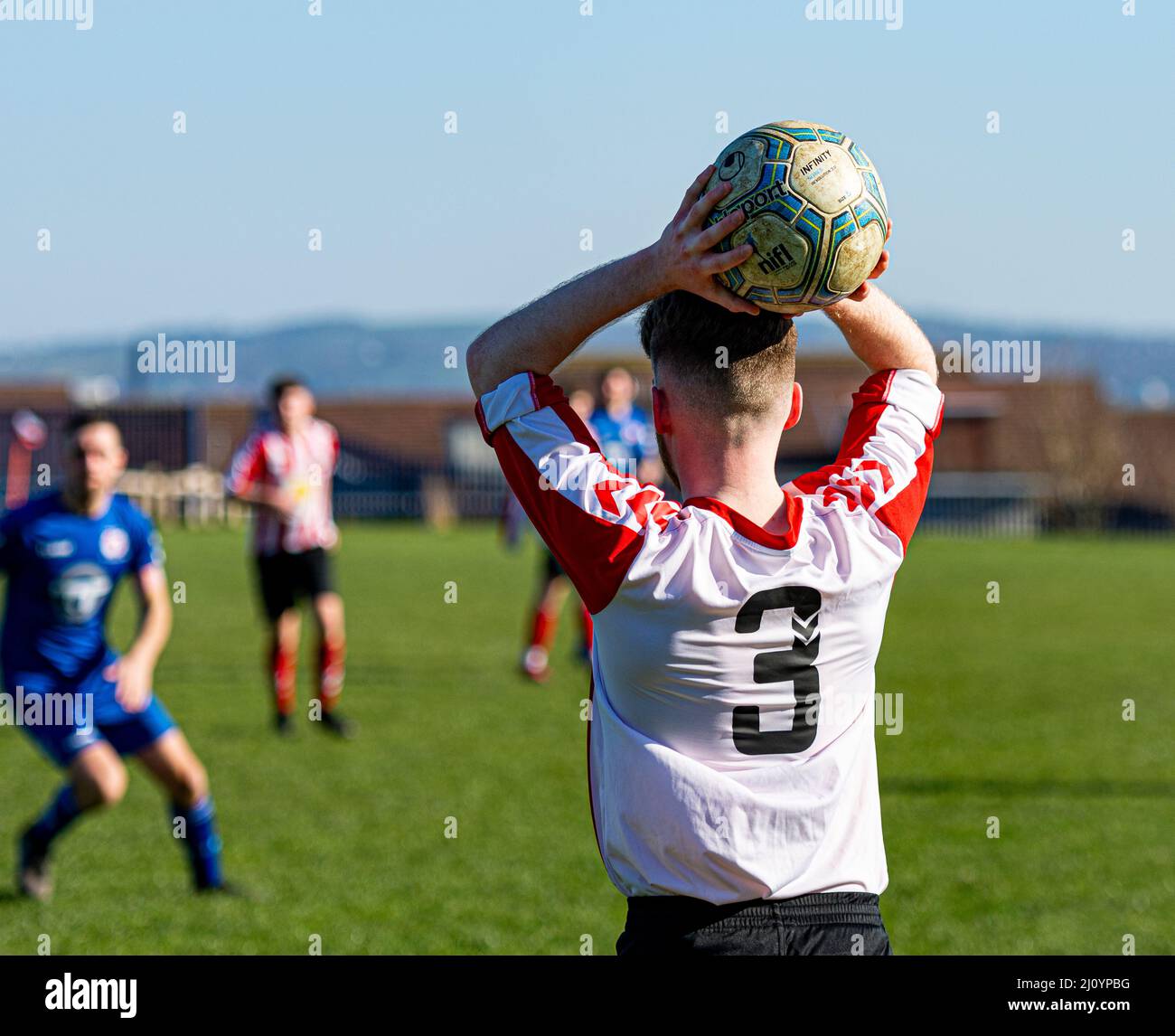 Throw in footballer hi-res stock photography and images - Alamy