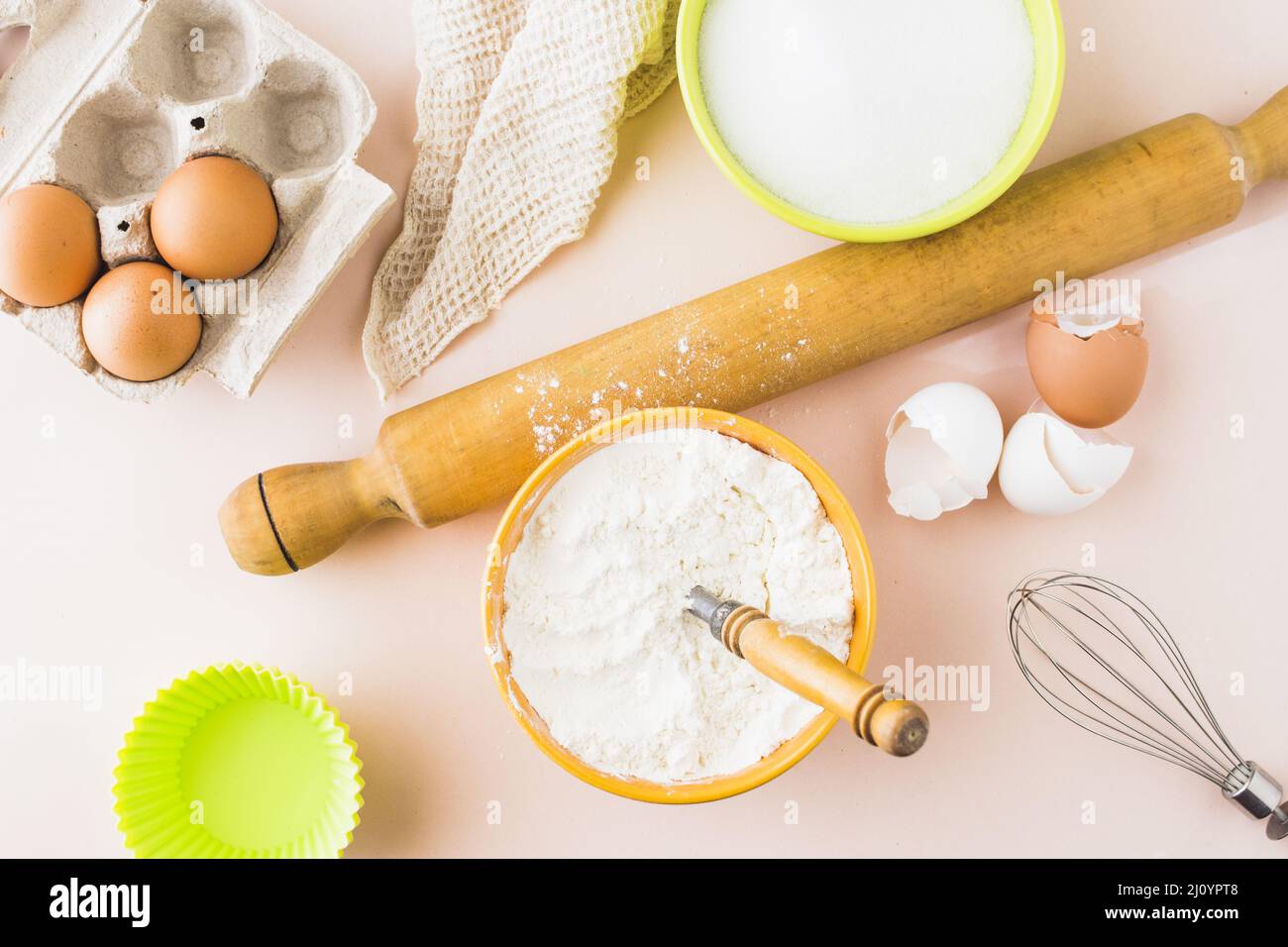 Handheld cake hi-res stock photography and images - Alamy