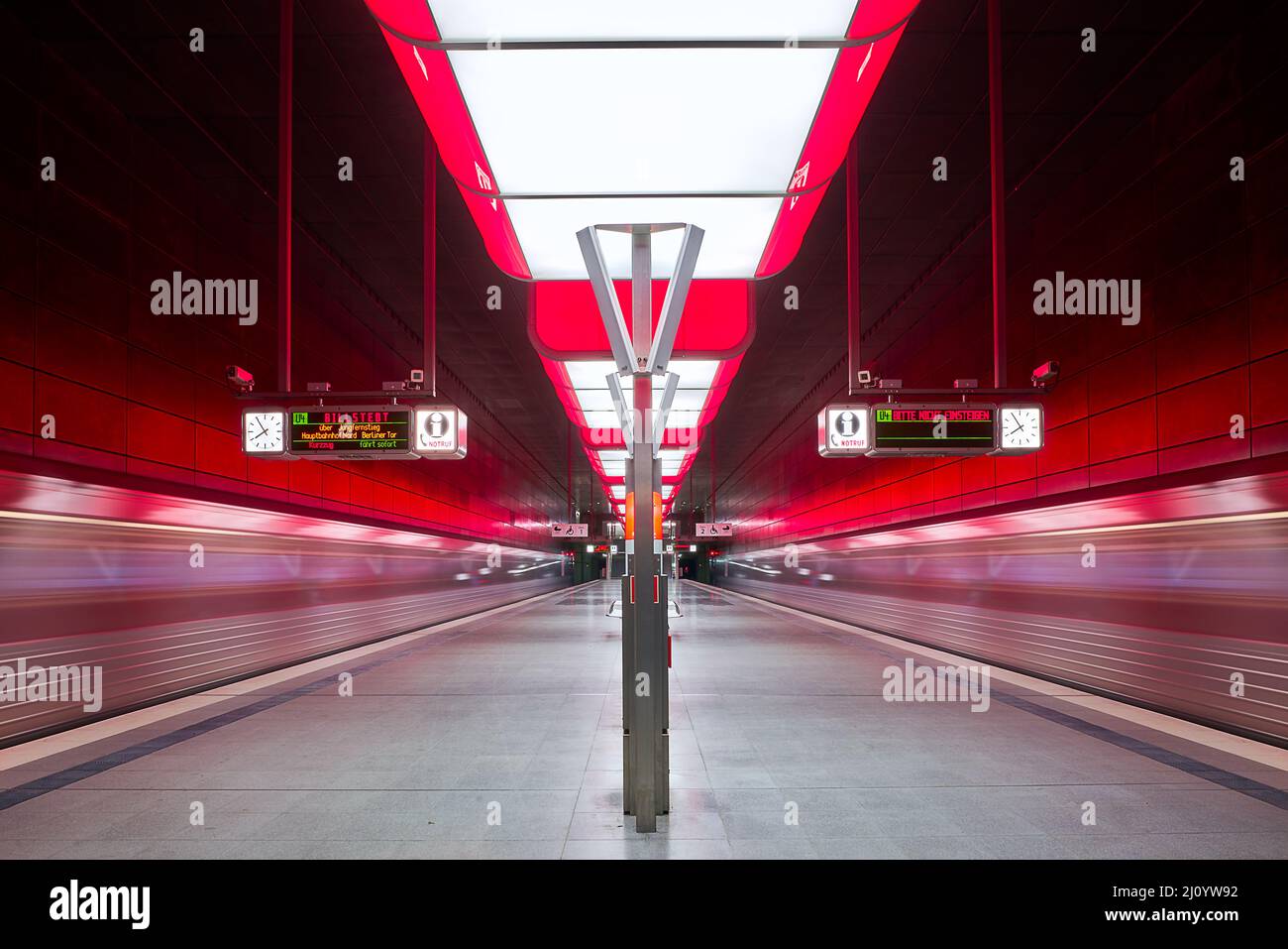 Red line subway hi-res stock photography and images - Alamy