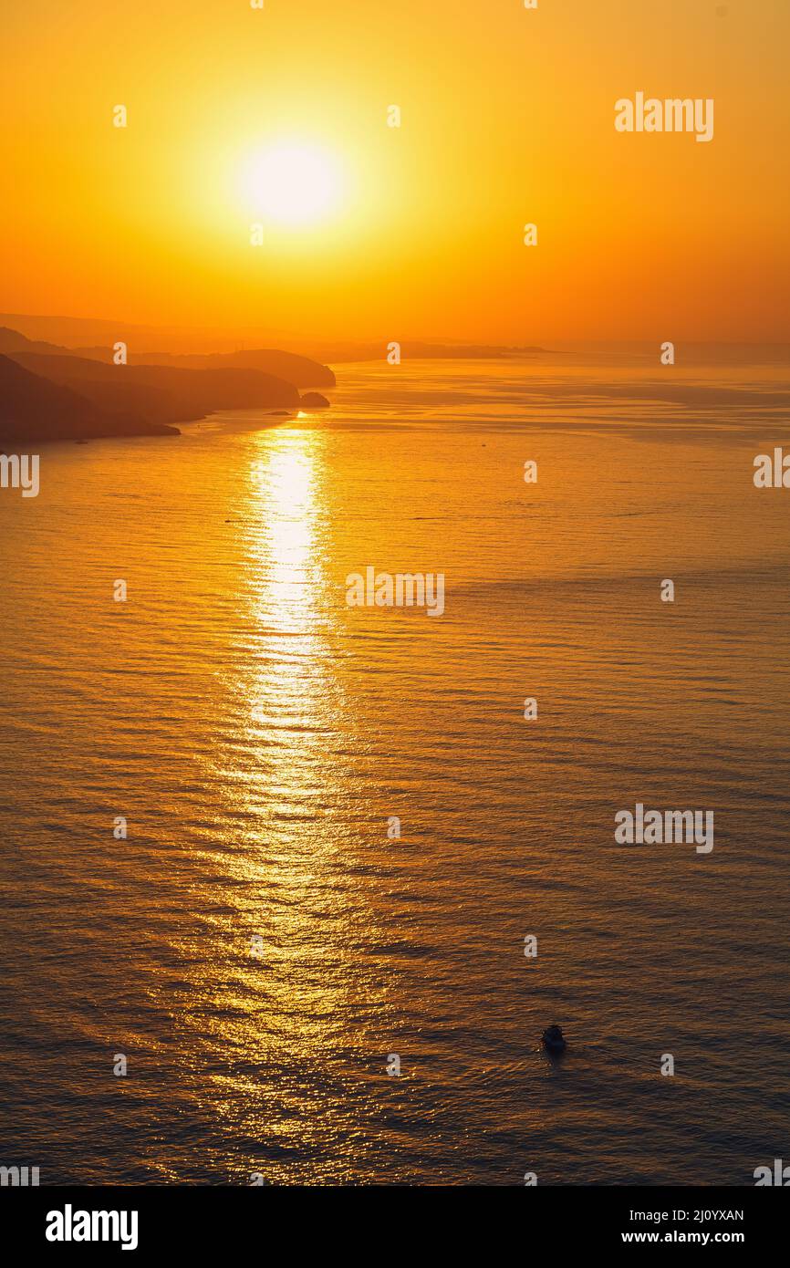 Beautiful sunset ocean horizon landscape. sunset horizon sea view. Sea ...