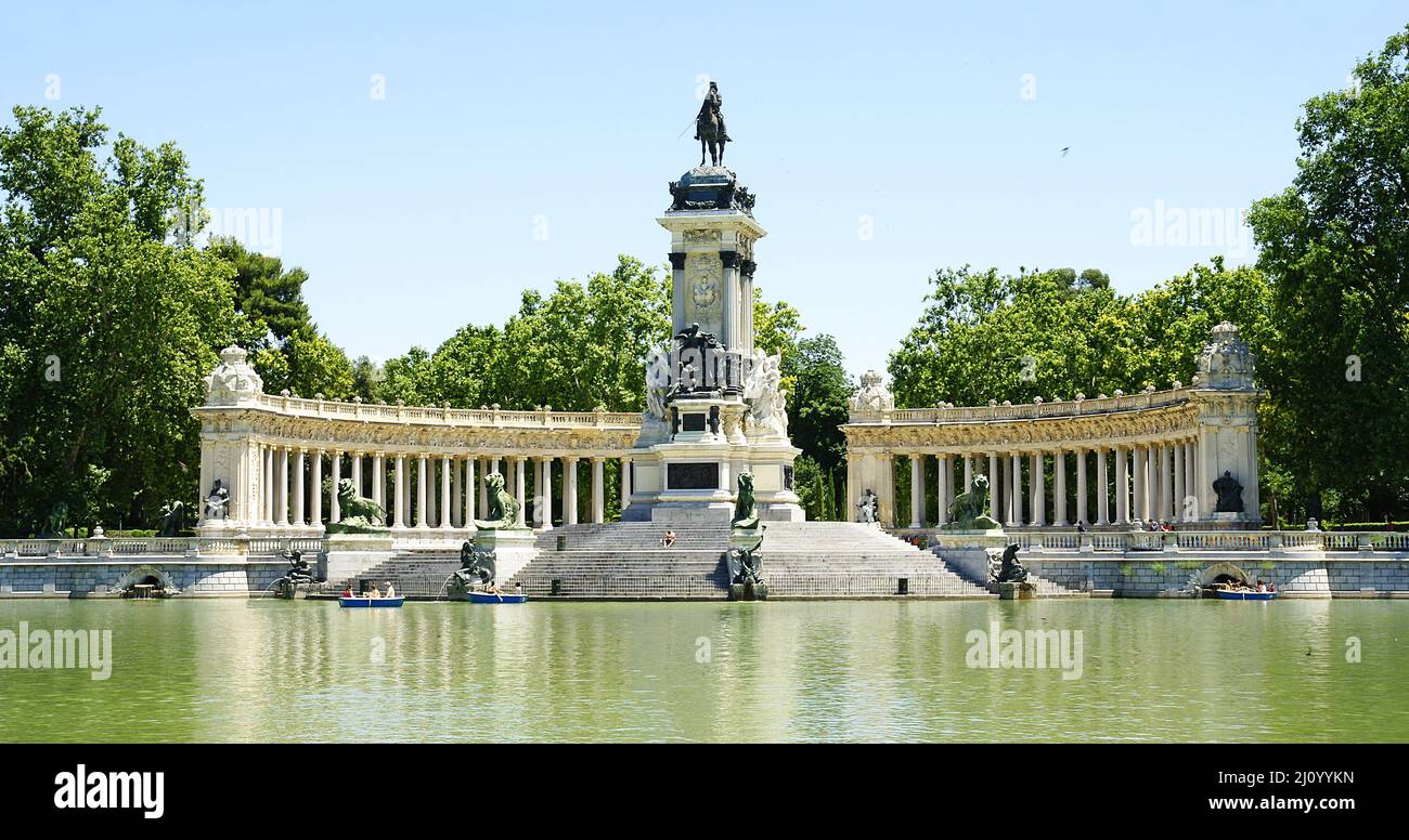 Parc of the retiro hi-res stock photography and images - Alamy
