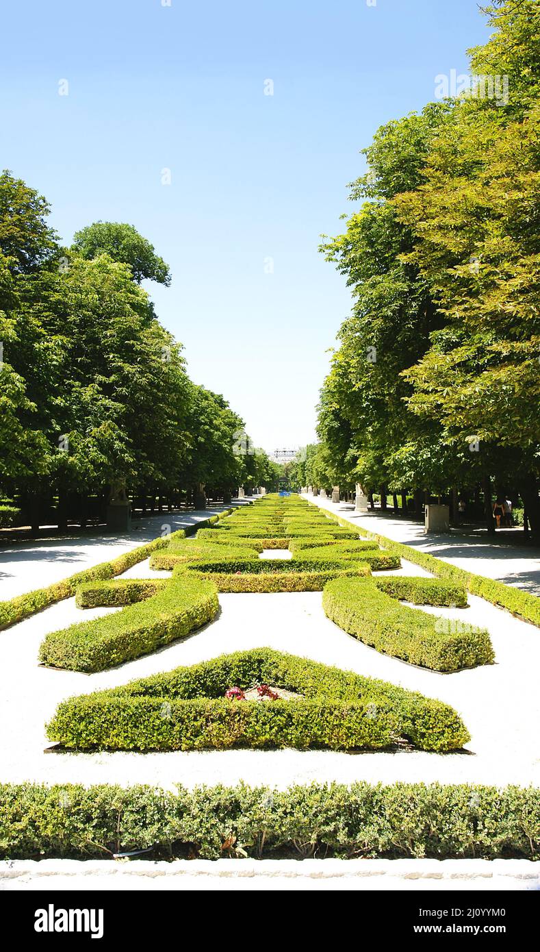 Overview of the gardens of El Retiro in Madrid, Spain, Europe Stock ...