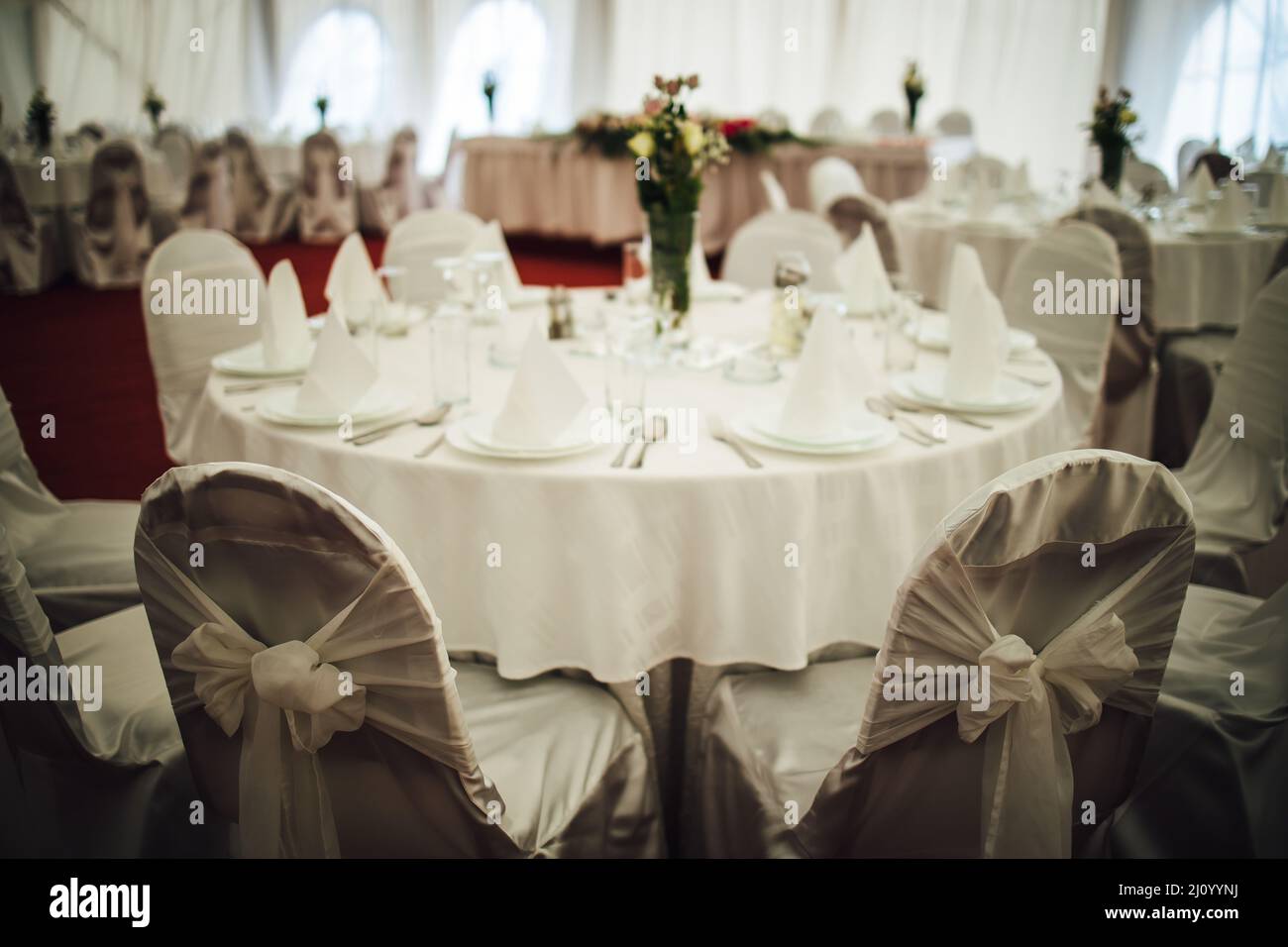Empty wedding tables ready for an event Stock Photo - Alamy