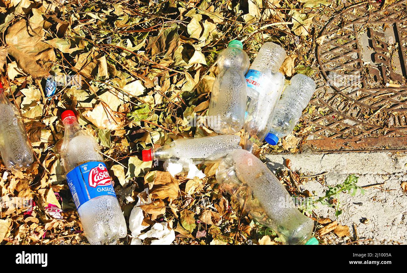Madrid garbage hi-res stock photography and images - Alamy