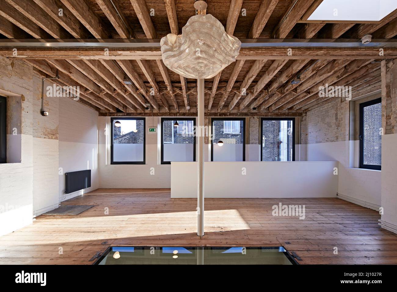 Exposed ceiling hi-res stock photography and images - Alamy
