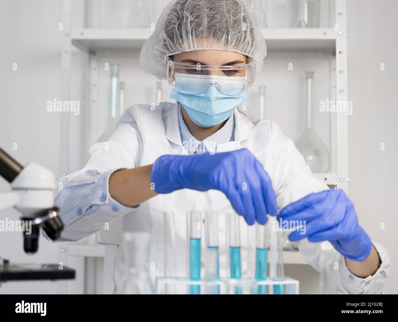 Portrait scientist happy woman hi-res stock photography and images - Alamy