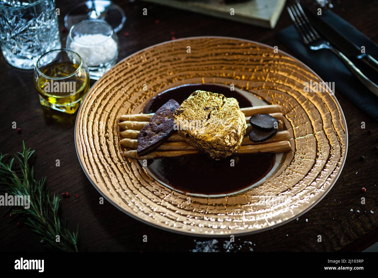 24 carat gold hi-res stock photography and images - Alamy