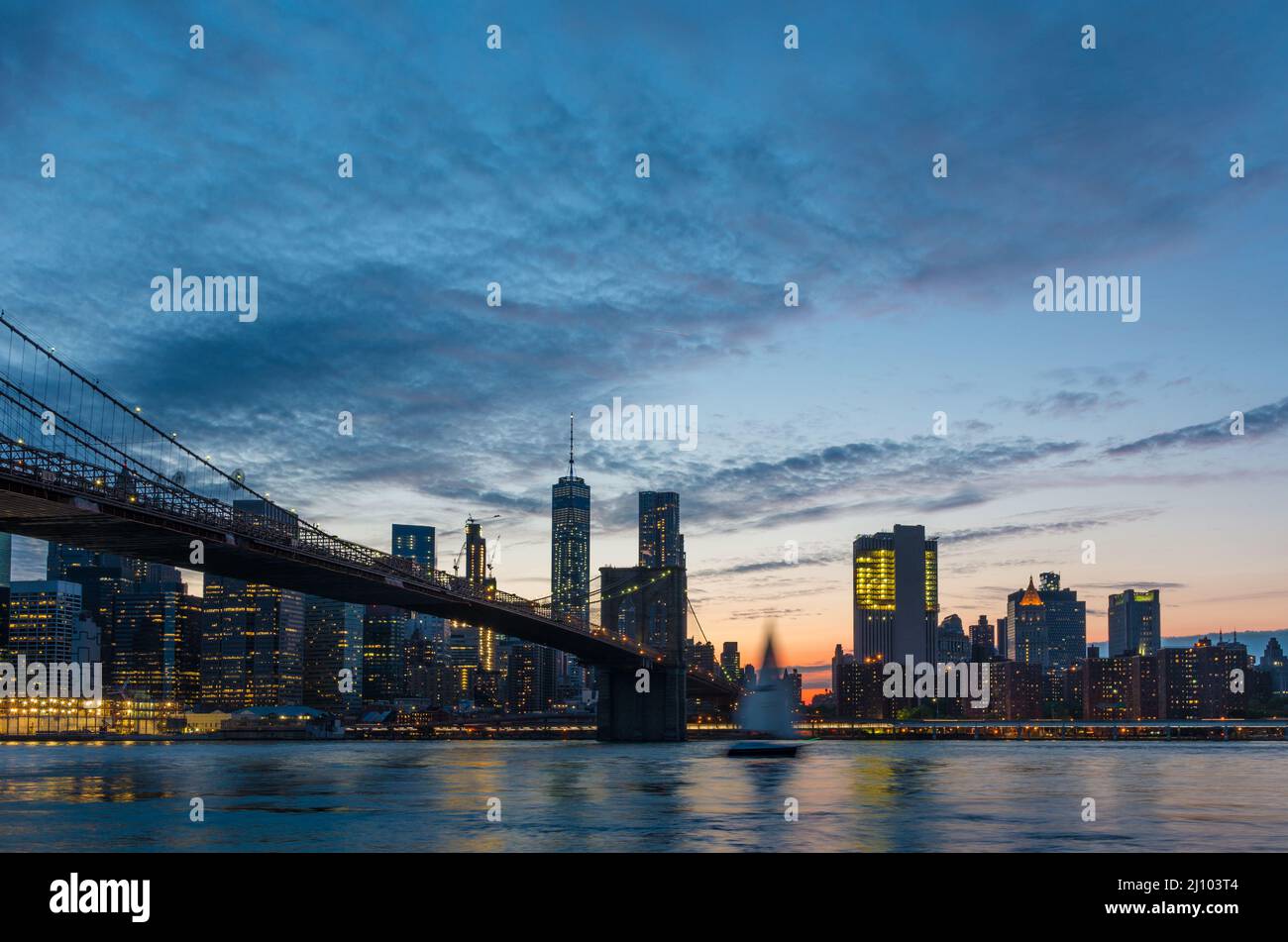 Timelapse new york skyline night hi-res stock photography and images ...