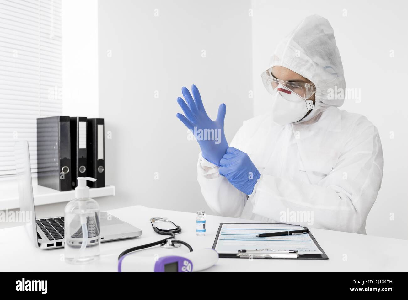 Young woman doctor wearing gloves hi-res stock photography and images ...