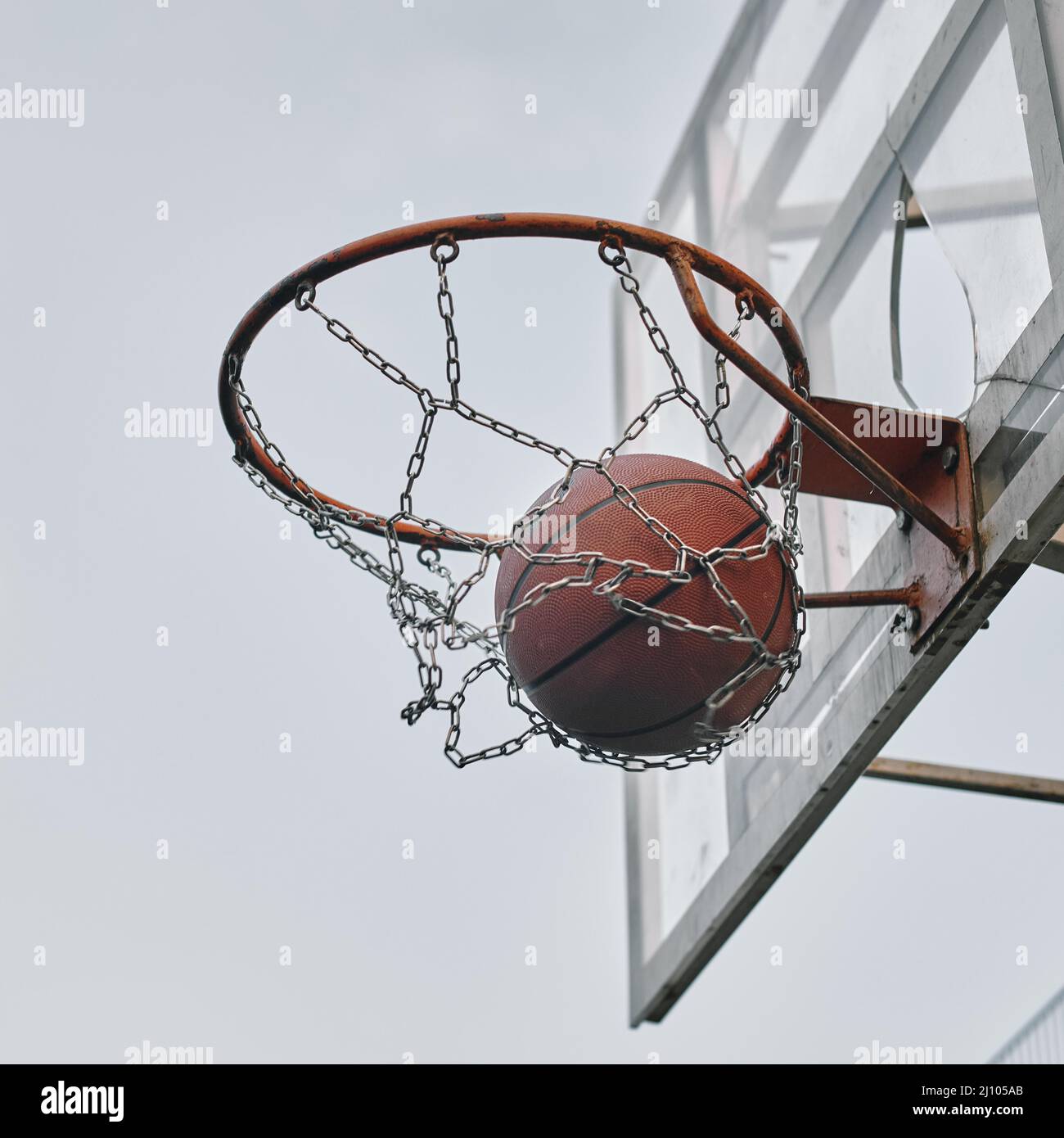 Side view basketball player isolated hi-res stock photography and ...