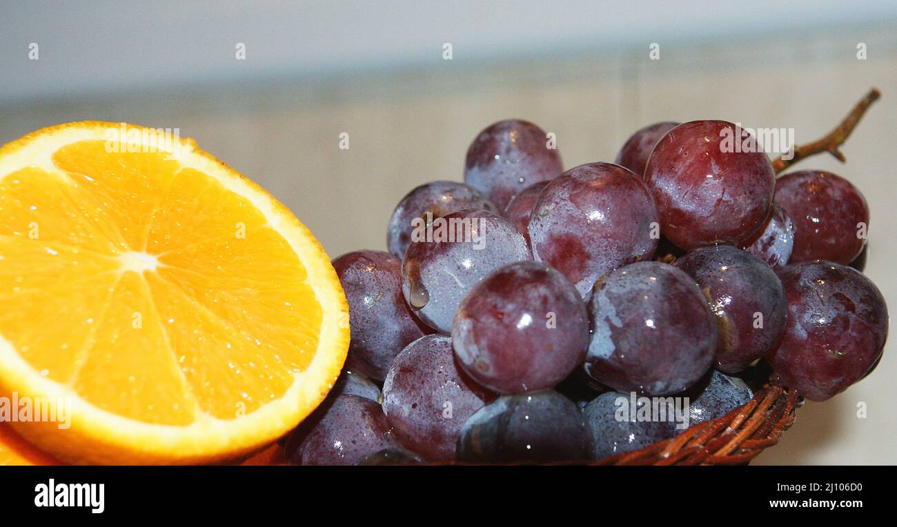 Orange slices and grapes hi-res stock photography and images - Alamy