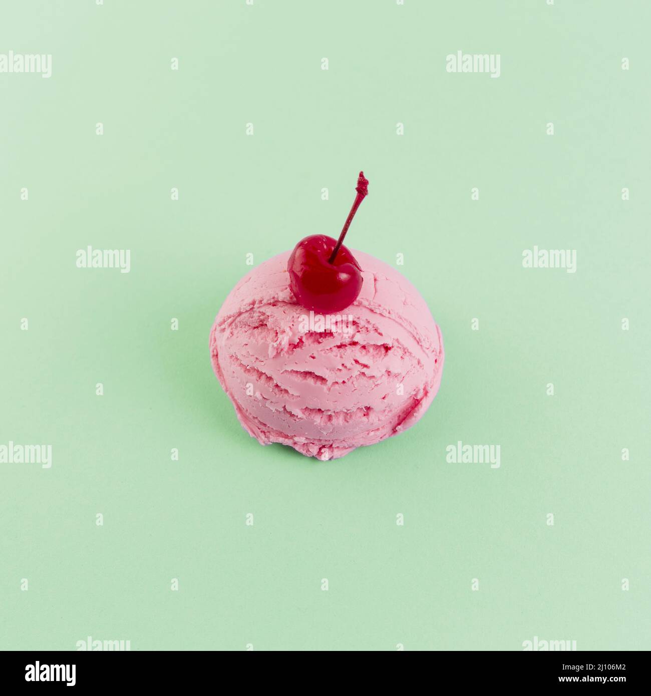 Pink ice cream hi-res stock photography and images - Alamy