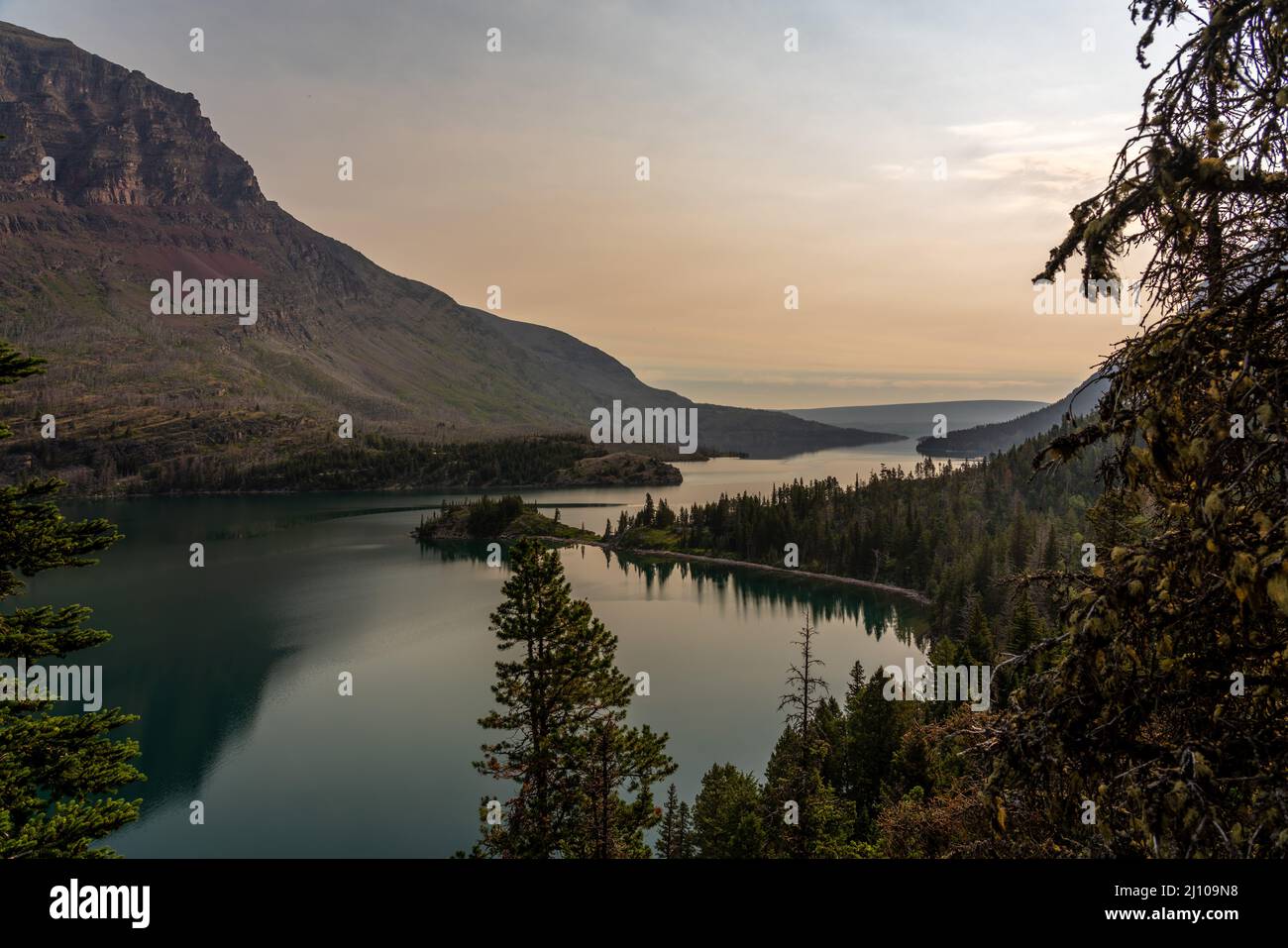 Lakeside nature exploration hi-res stock photography and images - Alamy