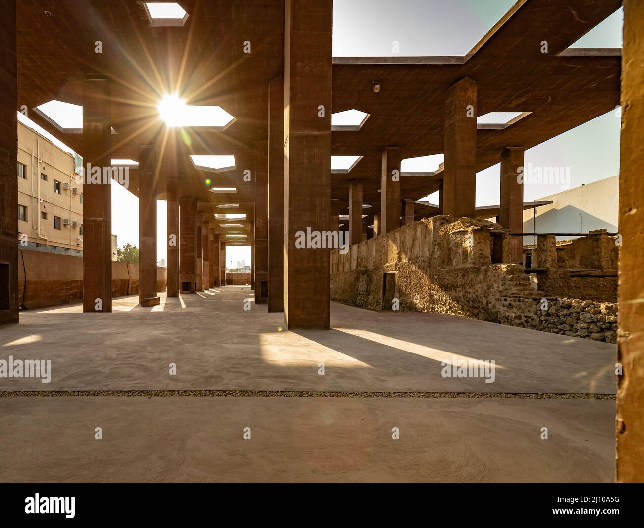 Pearling path hi-res stock photography and images - Alamy