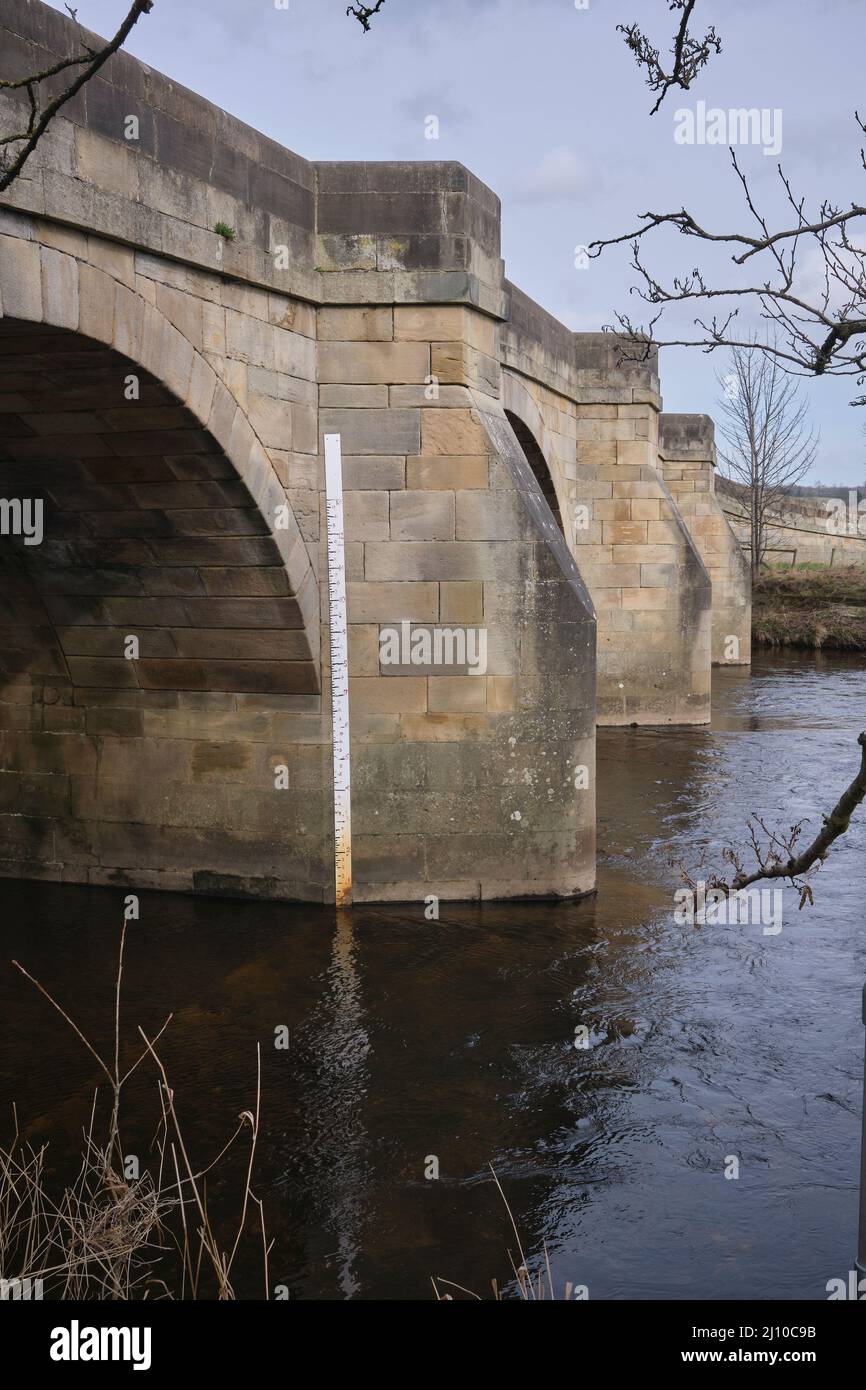 River depth gauge bridge hi-res stock photography and images - Alamy