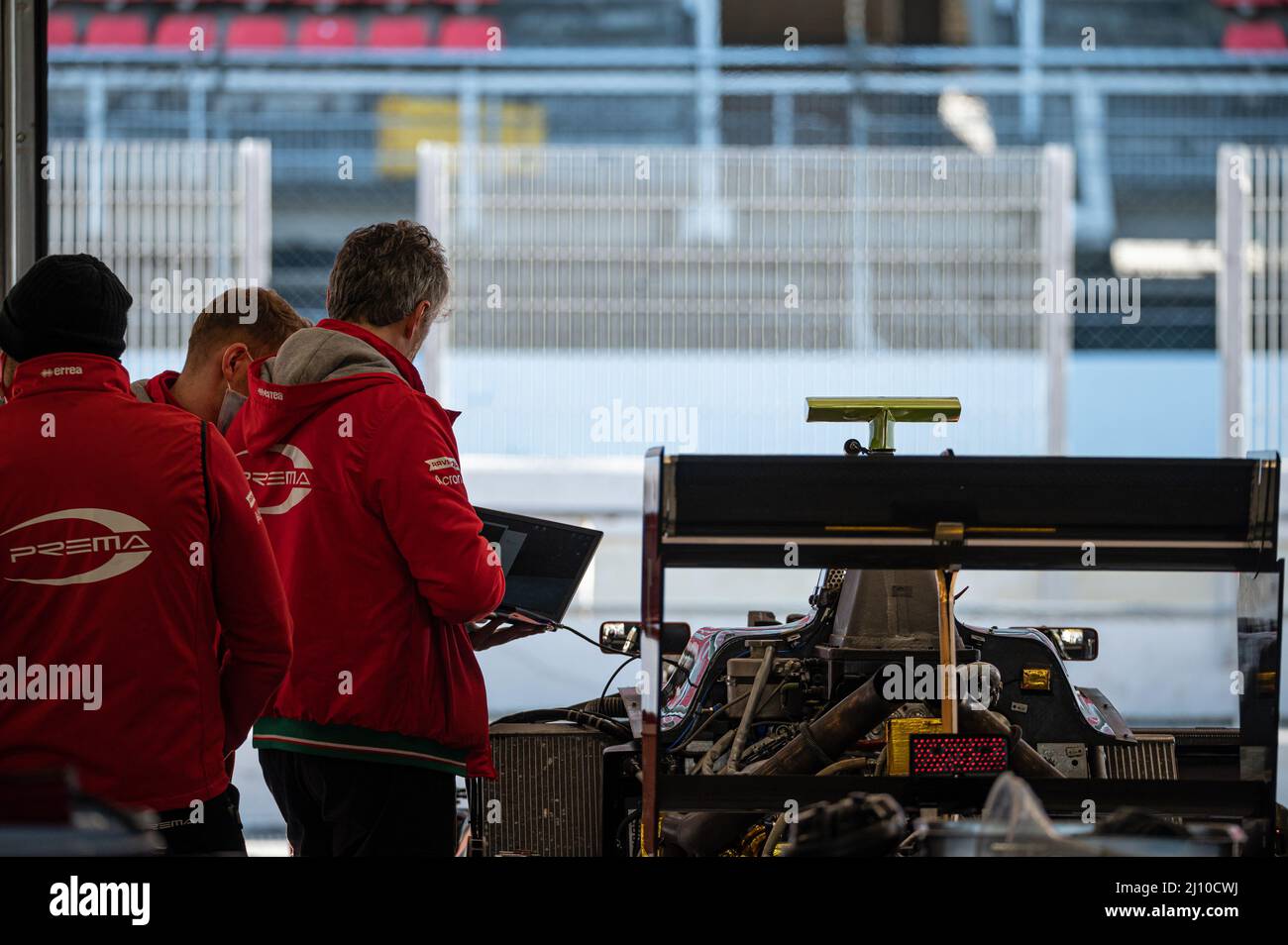 Mechanic work in pits hi-res stock photography and images - Alamy