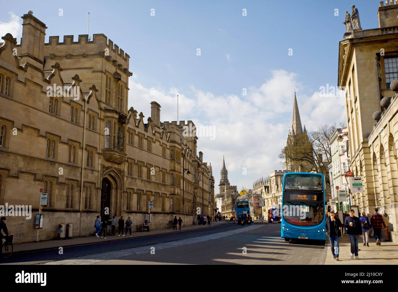 Tourists oxford museums hi-res stock photography and images - Alamy