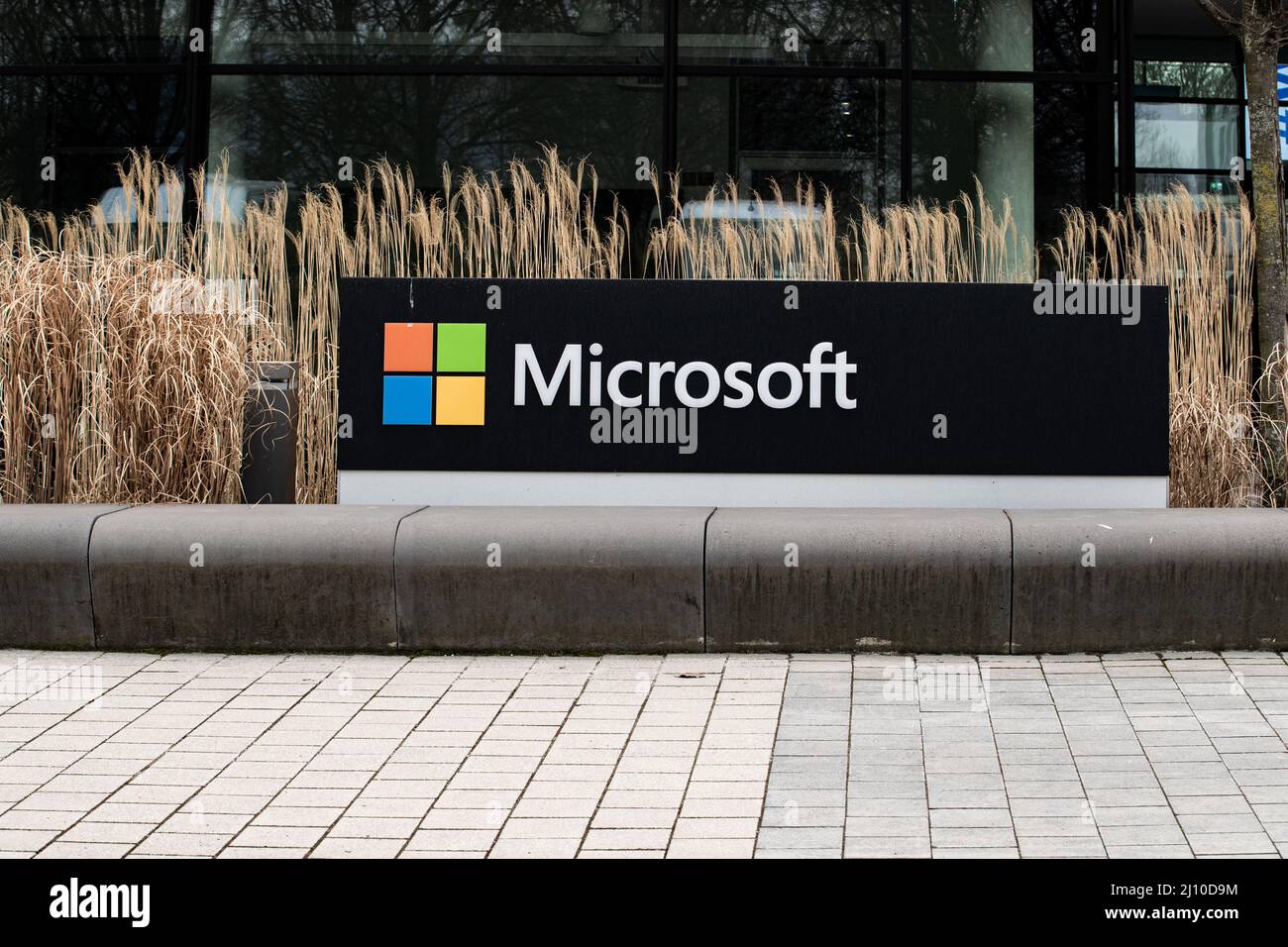 Windows 11 pc hi-res stock photography and images - Alamy