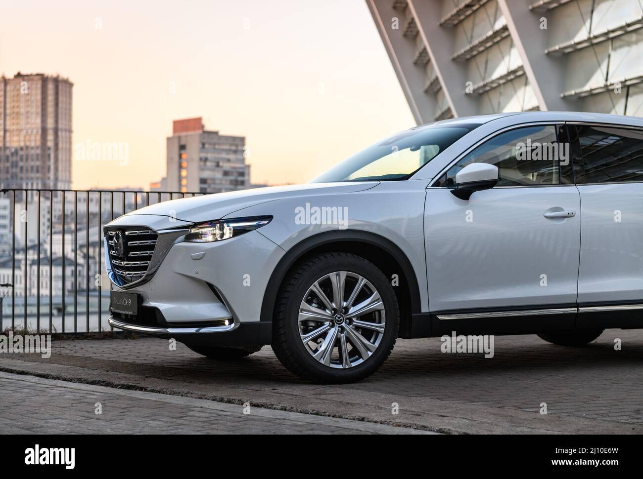 White mazda cx 9 hi-res stock photography and images - Alamy