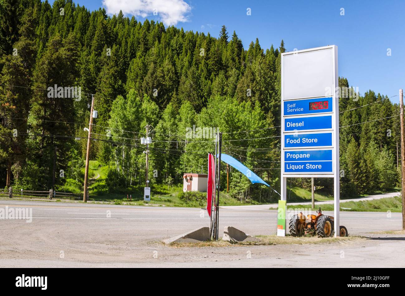 Road sign highway gas hi-res stock photography and images - Alamy