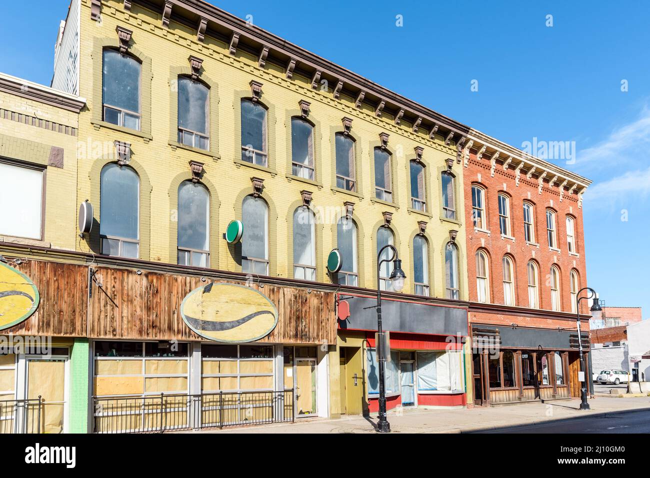 Run down buildings hi-res stock photography and images - Alamy