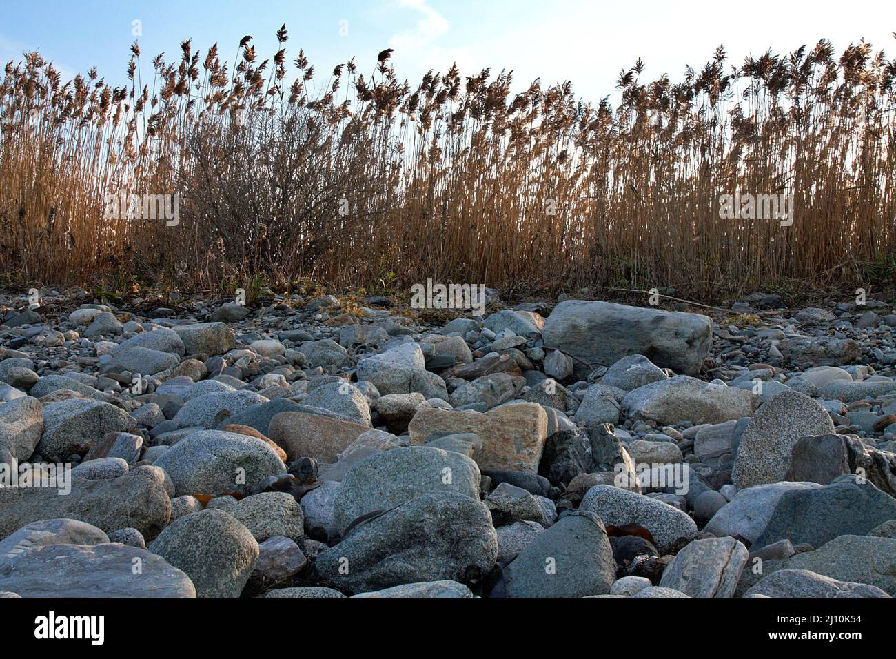 Close up shot rocky lake hi-res stock photography and images - Alamy
