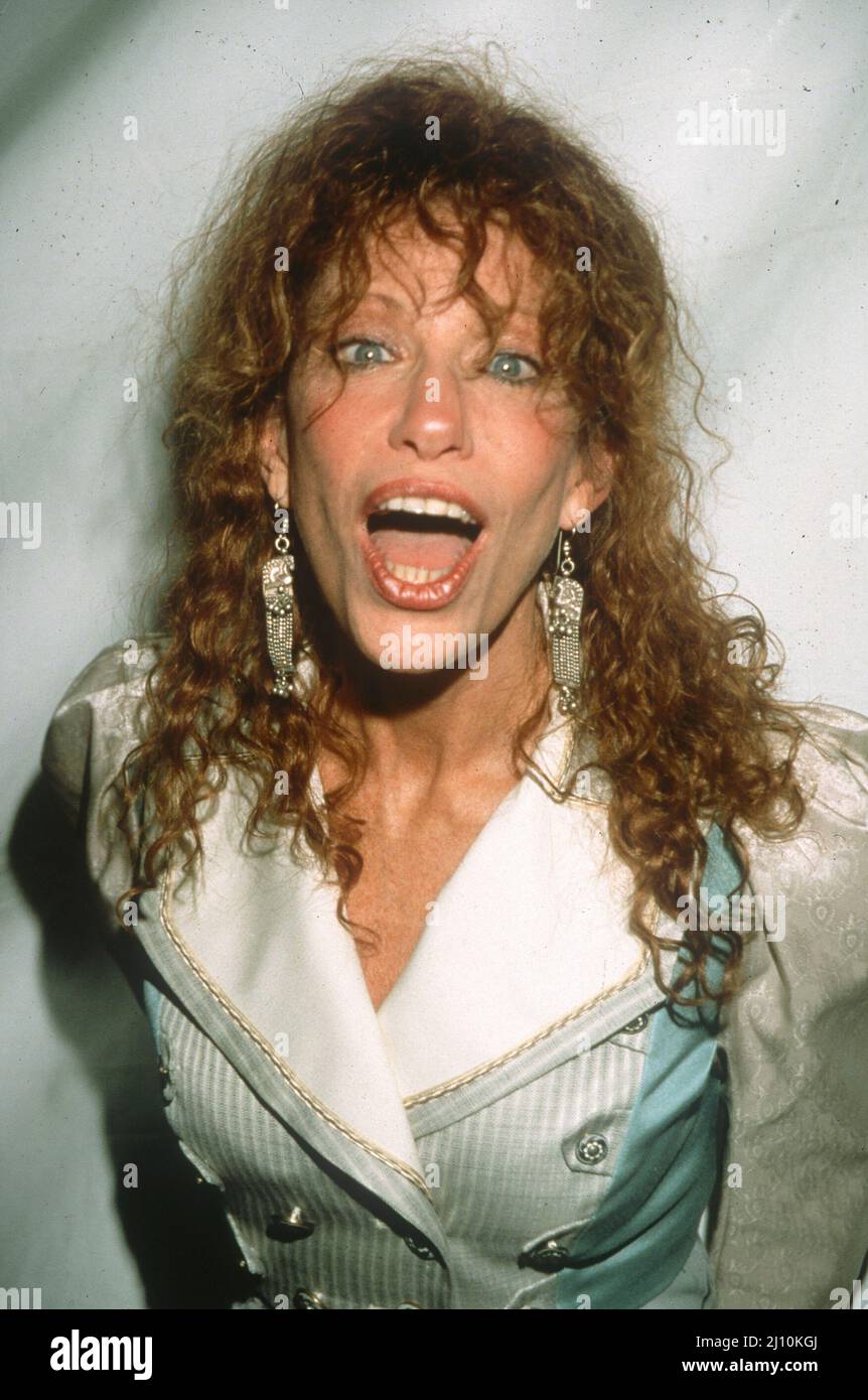 Carly Simon backstage at Solid Gold in 1984 Credit: Ron Wolfson ...