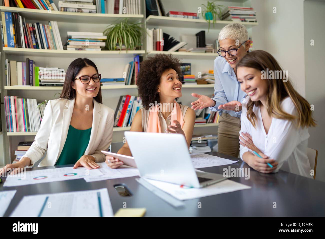 Successful women hi-res stock photography and images - Alamy