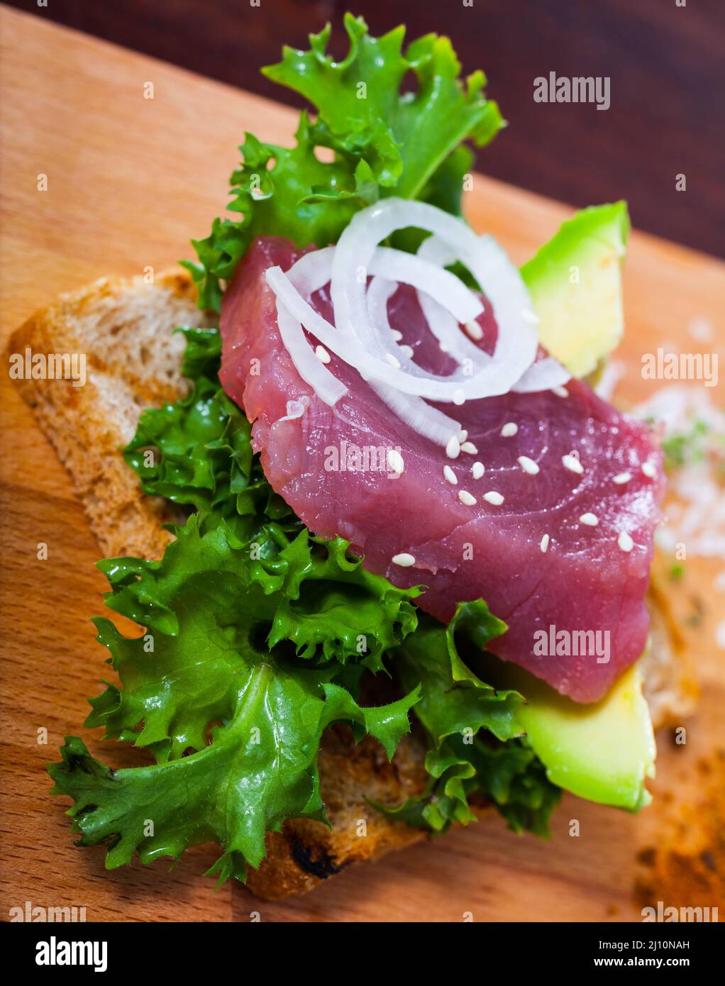 Toast with raw tuna and avocado Stock Photo - Alamy