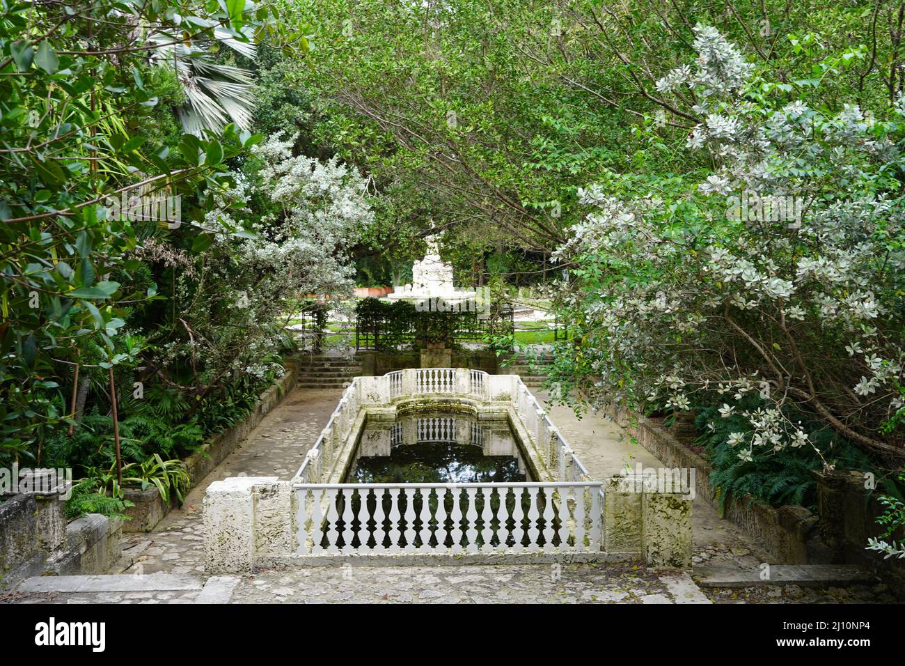 Beautiful view of the fountain of Vizcaya Museum and Gardens in Miami ...